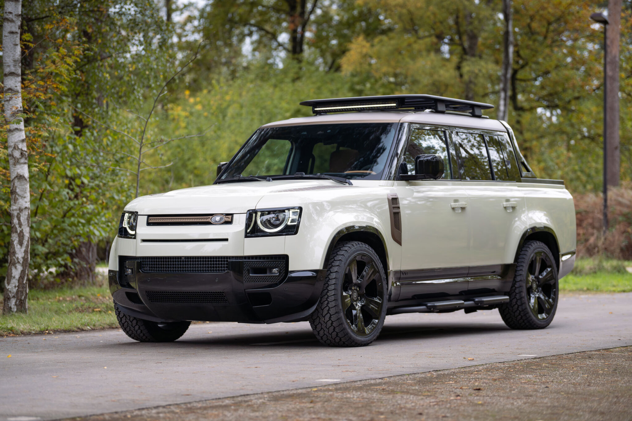 World’s First Defender Pickup Comes With One Big Problem | Carscoops