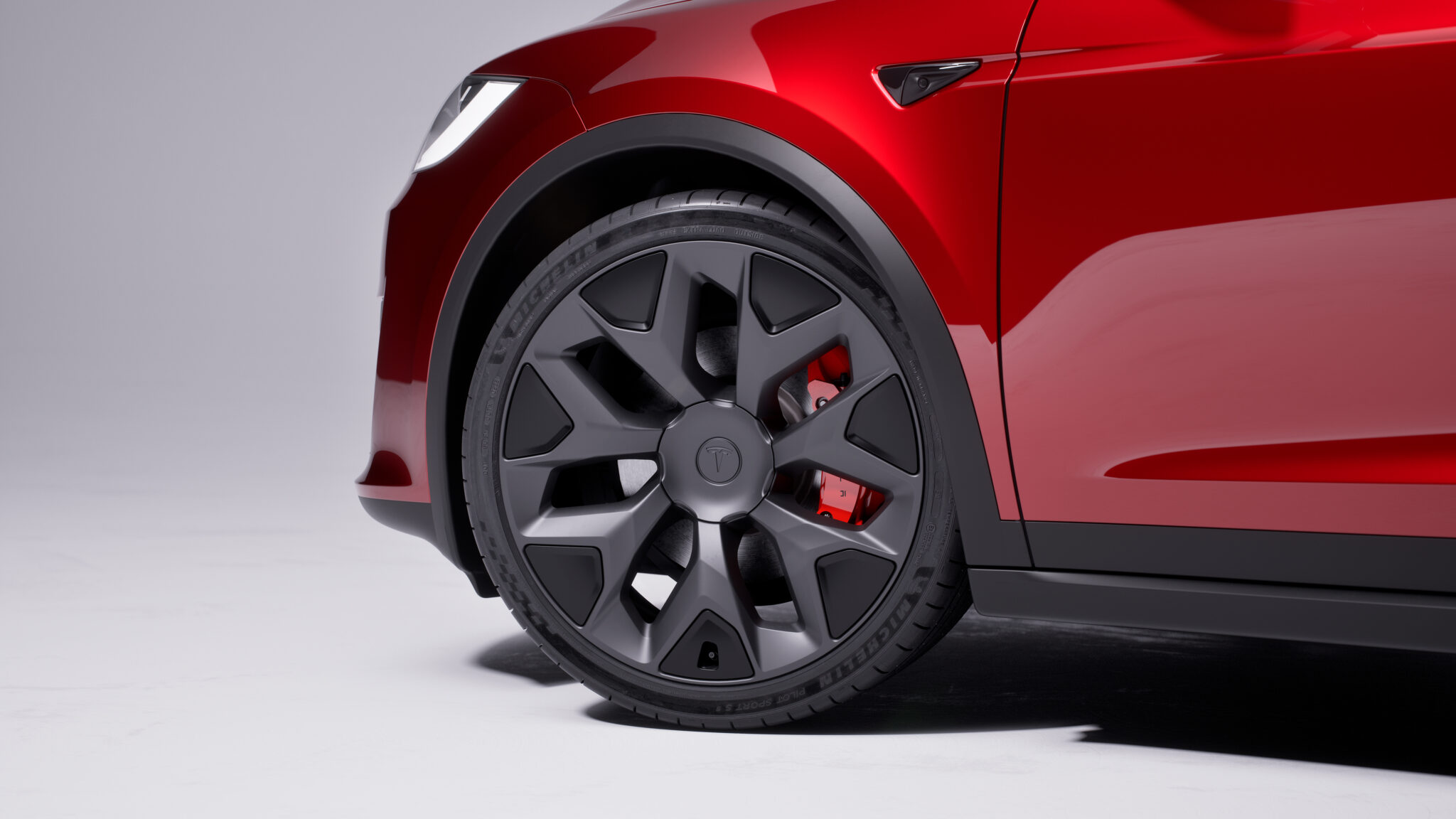 Tesla Quietly Made The Model X Hundreds Of Pounds Lighter Without ...