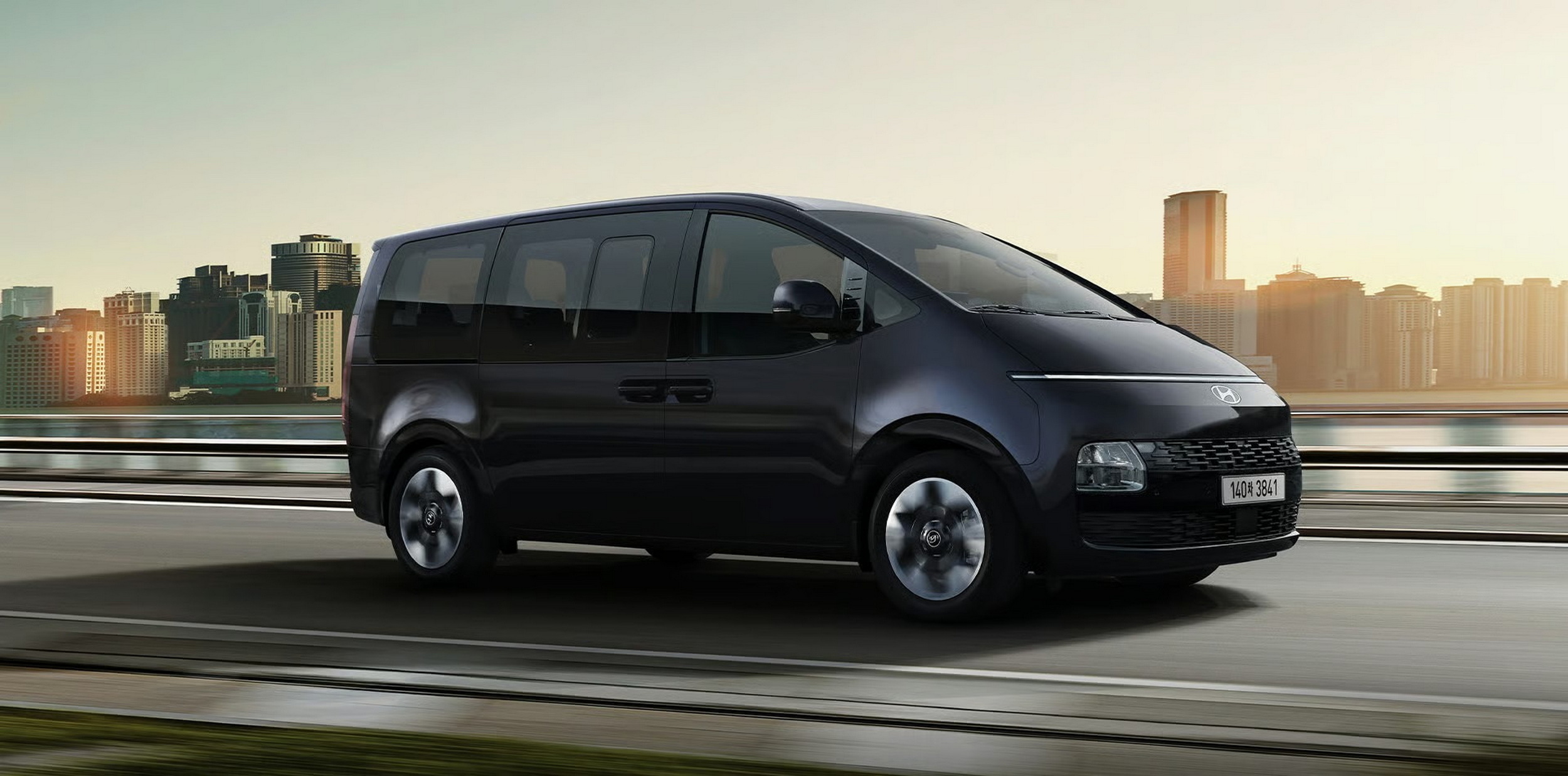 Hyundai Gave Its Futuristic Minivan A Makeover Where It Matters Most ...