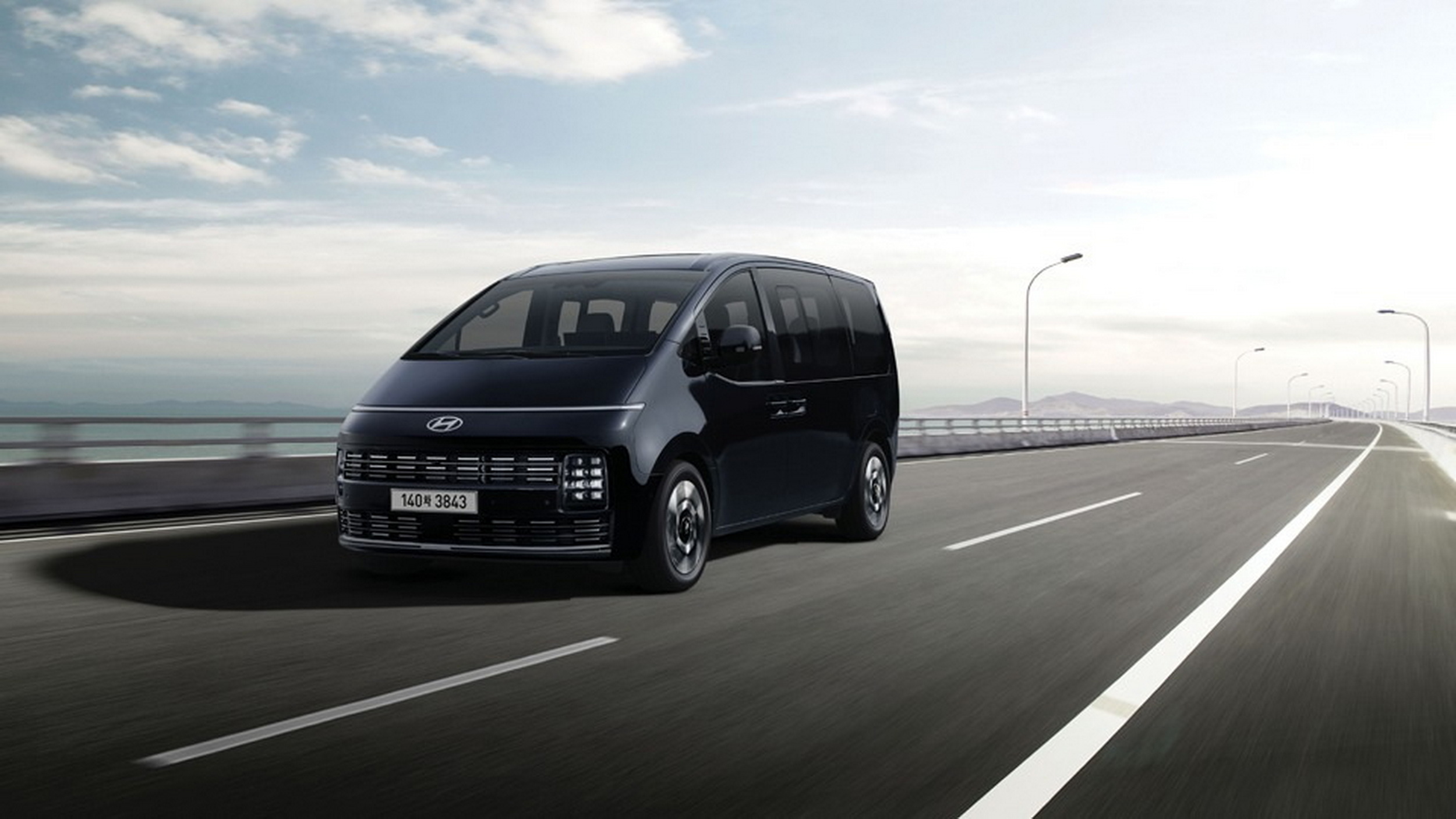 Hyundai Gave Its Futuristic Minivan A Makeover Where It Matters Most ...