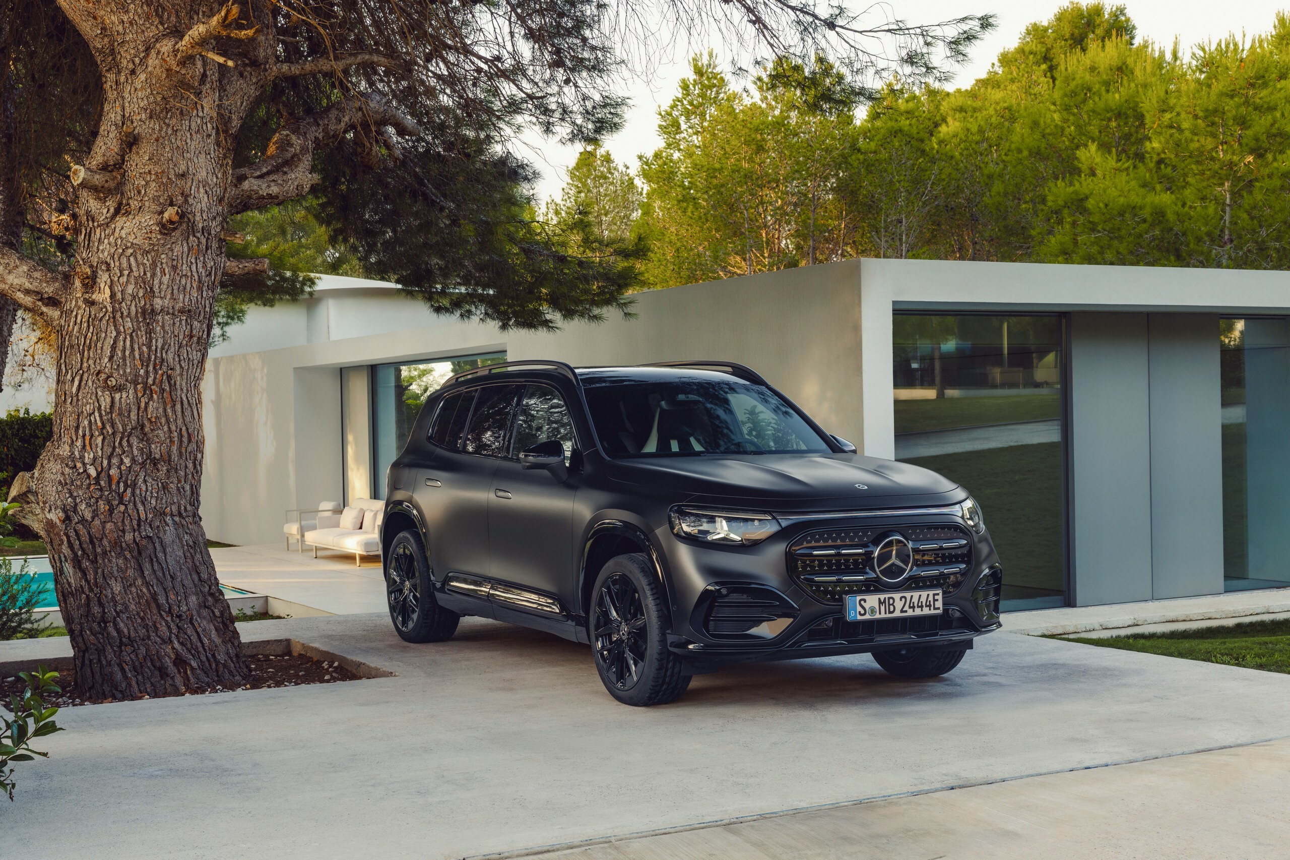 New Mercedes GLB Ditches Gas For Now, Adds AI And A Very Strange Rear ...