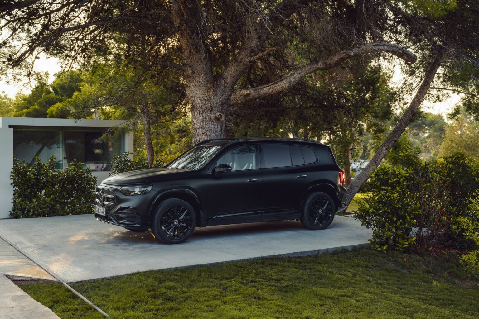 New Mercedes GLB Ditches Gas For Now, Adds AI And A Very Strange Rear ...