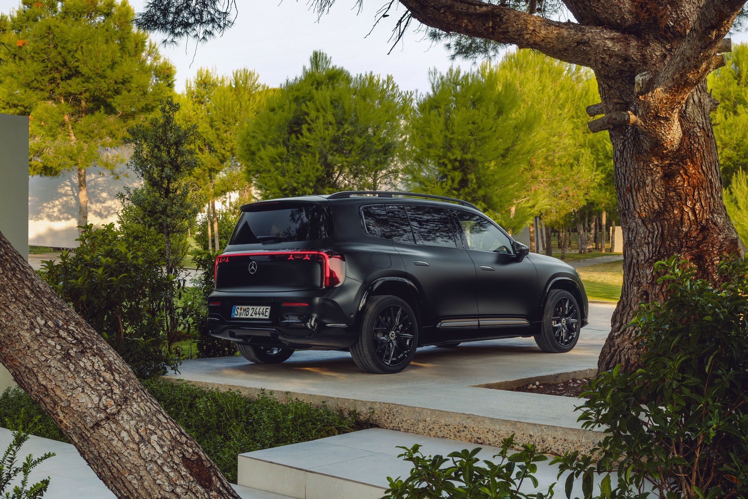 New Mercedes GLB Ditches Gas For Now, Adds AI And A Very Strange Rear ...