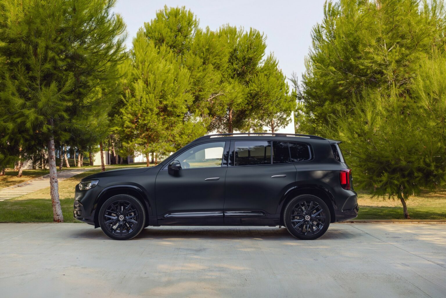 New Mercedes GLB Ditches Gas For Now, Adds AI And A Very Strange Rear ...