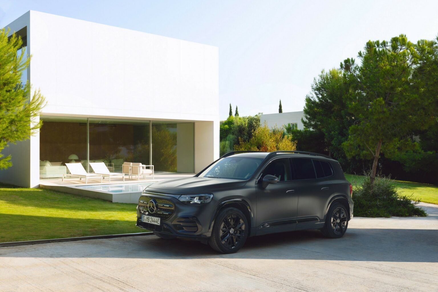 New Mercedes GLB Ditches Gas For Now, Adds AI And A Very Strange Rear ...