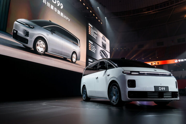 Stellantis’ Chinese Partner Built A Minivan That Makes The Pacifica ...