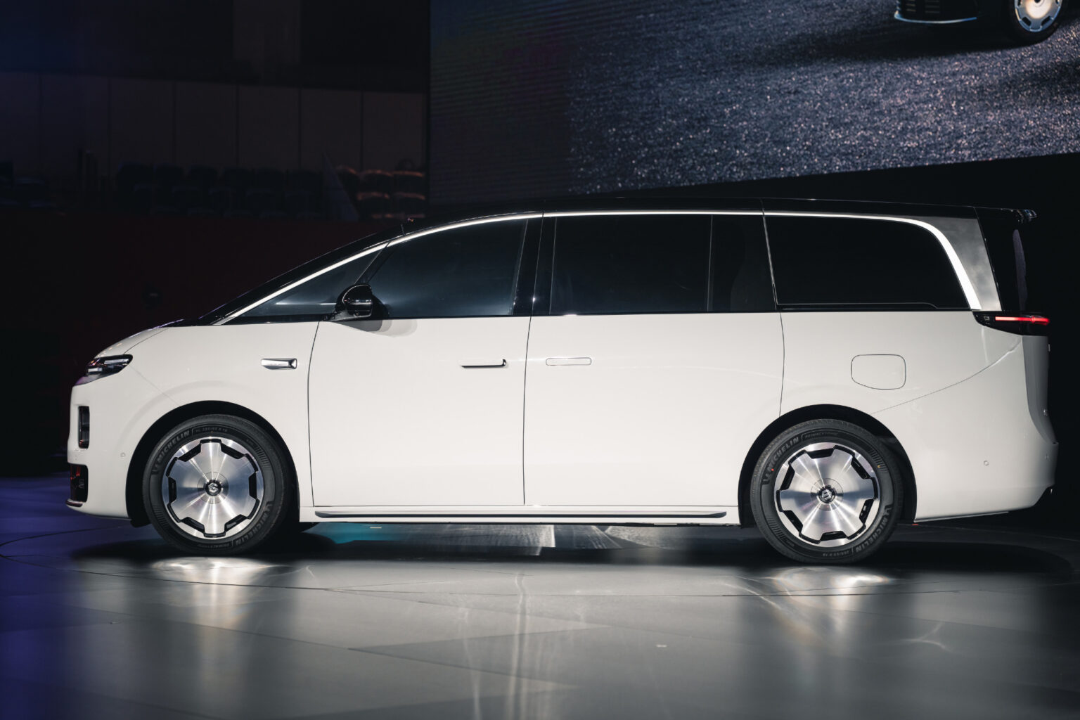 Stellantis’ Chinese Partner Built A Minivan That Makes The Pacifica ...