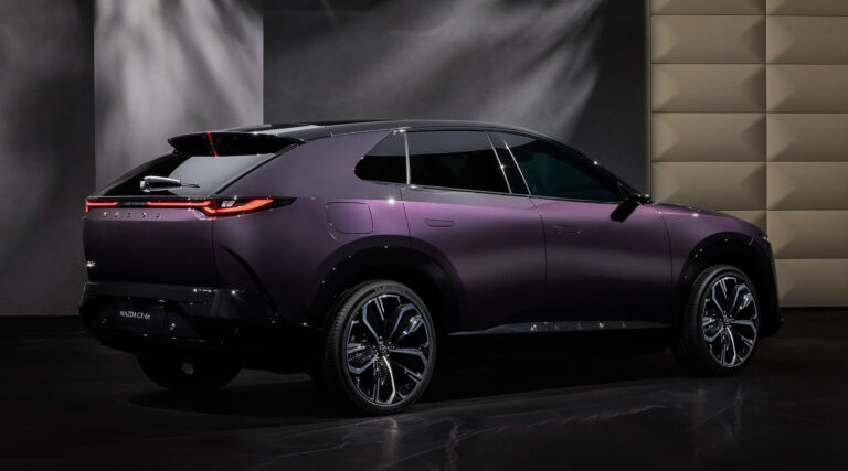 New Mazda CX-6e Looks Like The Future, But Drives Like It’s Still 2019 ...