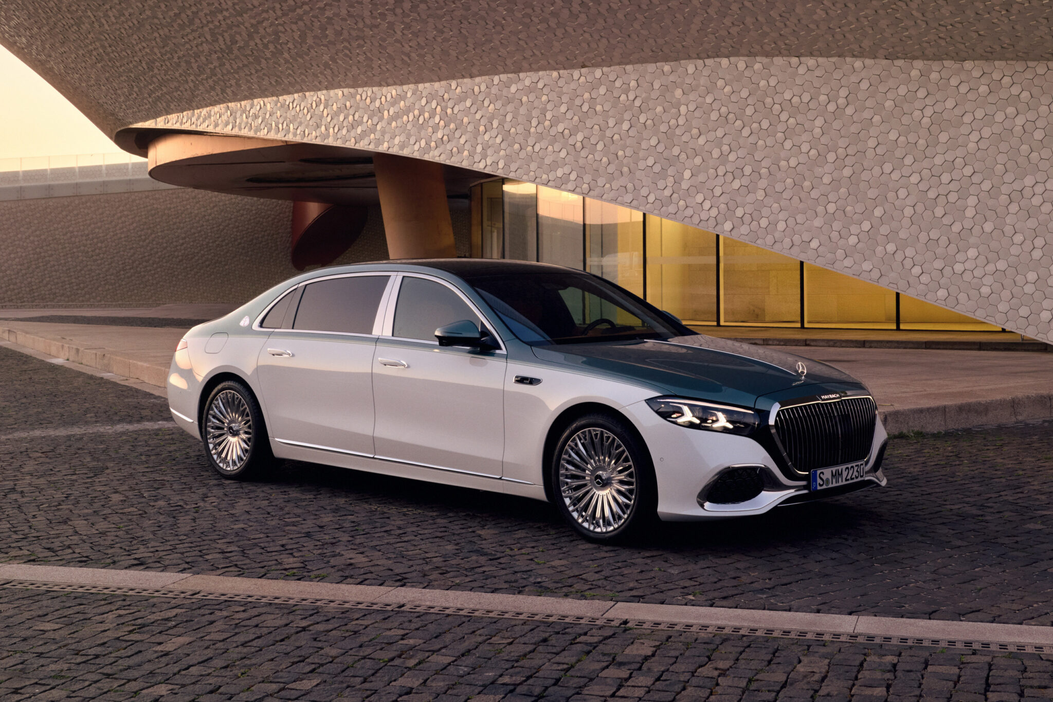 The Maybach S-Class Now Has A Logo That Glows, A Logo That Floats, And ...