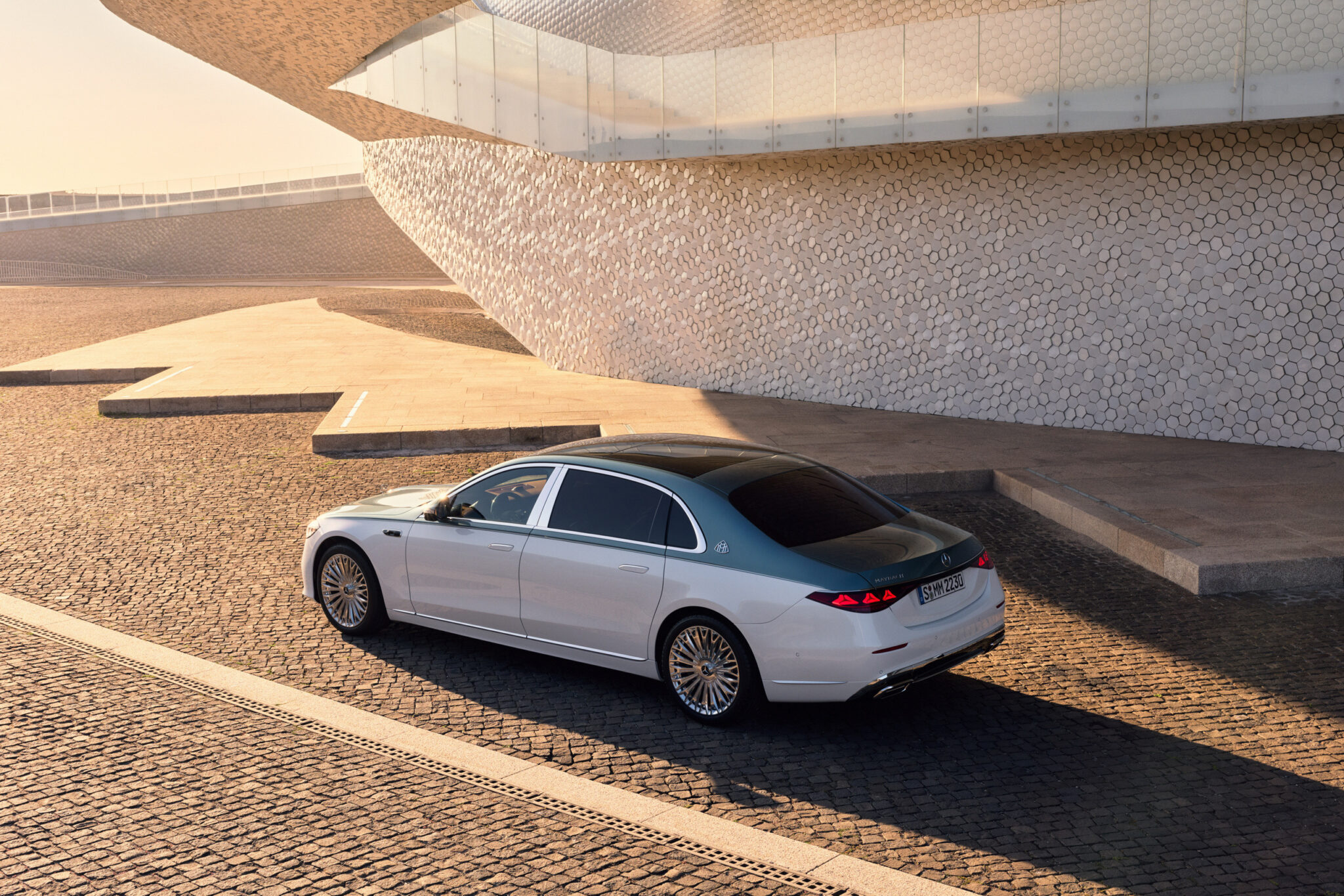 The Maybach S-Class Now Has A Logo That Glows, A Logo That Floats, And ...