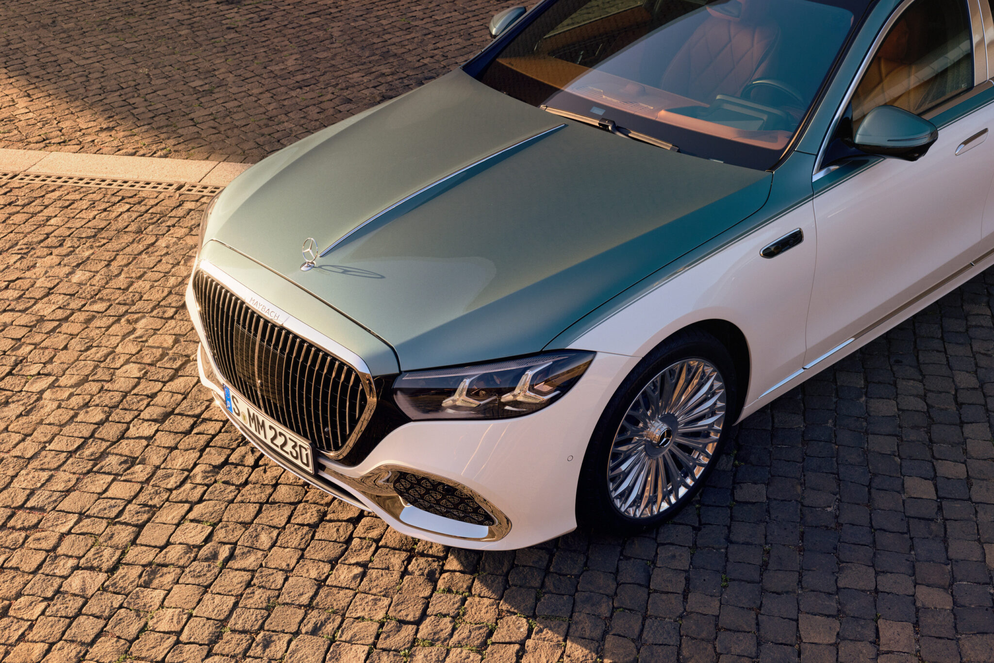 The Maybach S-Class Now Has A Logo That Glows, A Logo That Floats, And ...