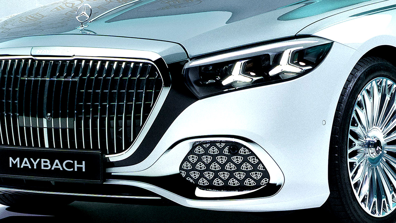 The Maybach S-Class Now Has A Logo That Glows, A Logo That Floats, And ...