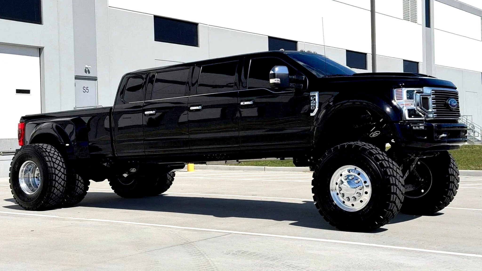 Six-Door Ford F-450 Looks Expensive. Its $1,038 Fuel Bill Agrees ...