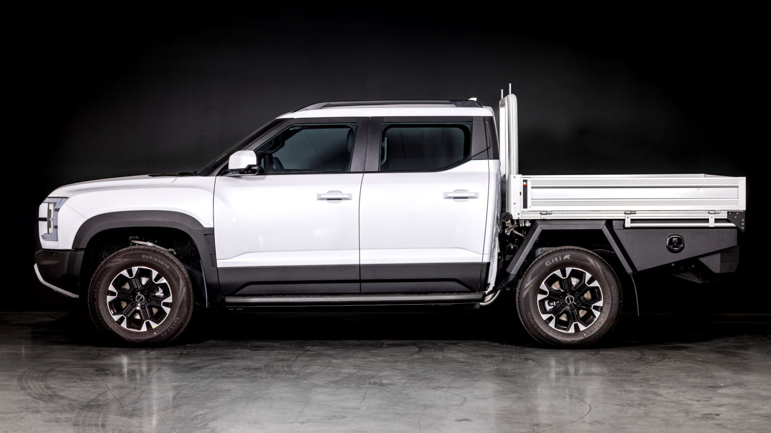 Jim Farley Said Chinese Pickups Couldn’t Tow Like A Ranger. BYD Just ...