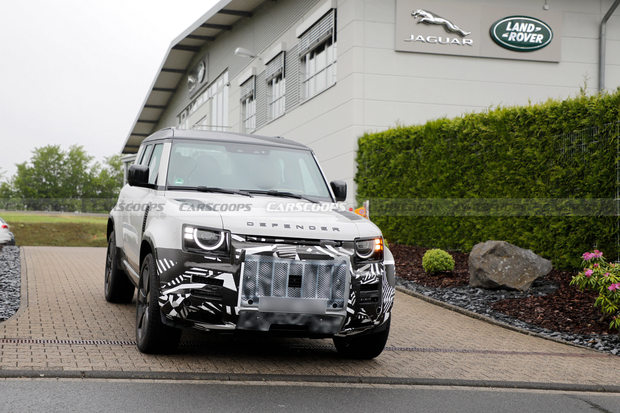 Land Rover Defender Facelift Will Usher In New Four-Seat Version ...