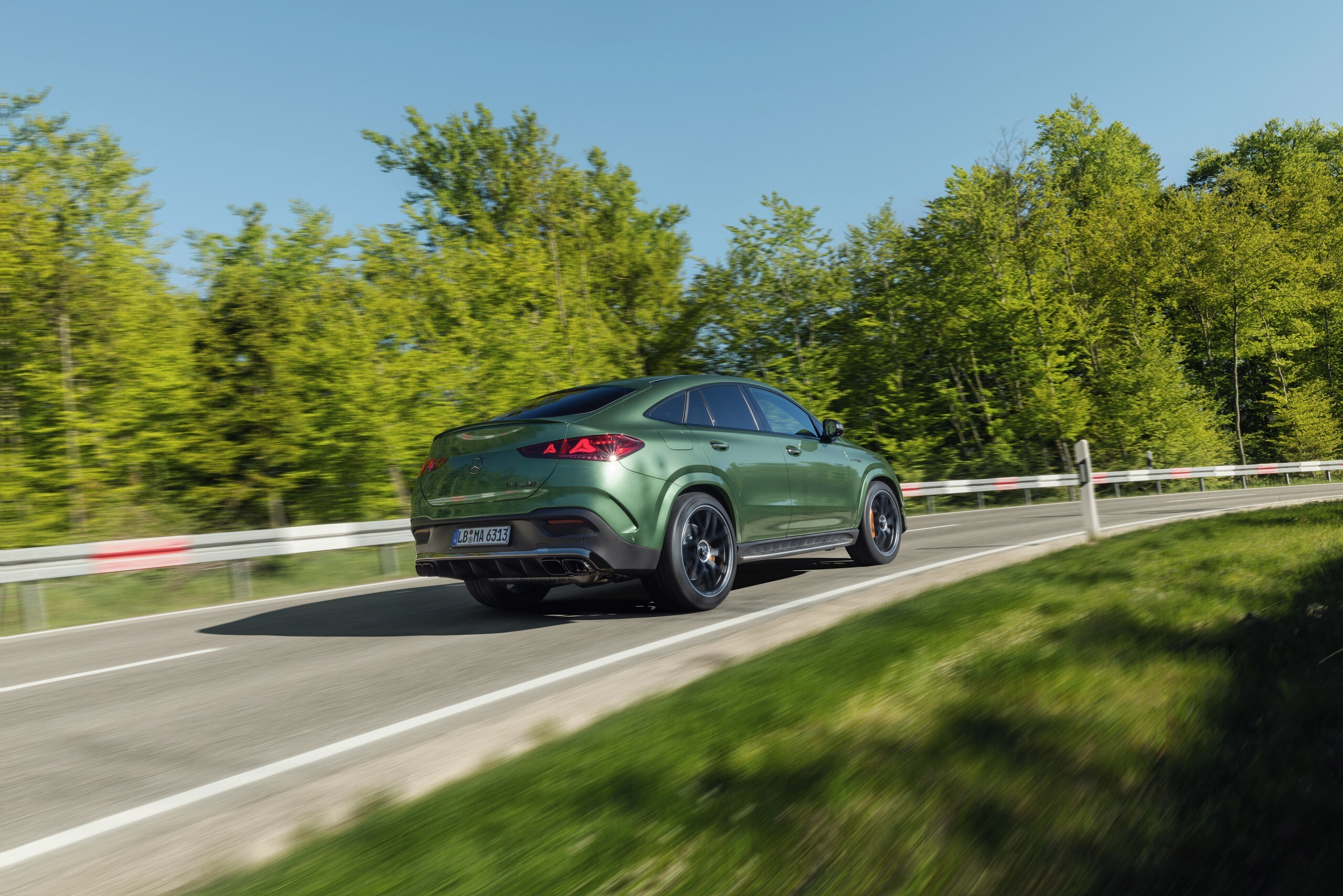 AMG’s New 603-HP GLE And GLS Hit 174 MPH With A Flat-Plane V8 | Carscoops