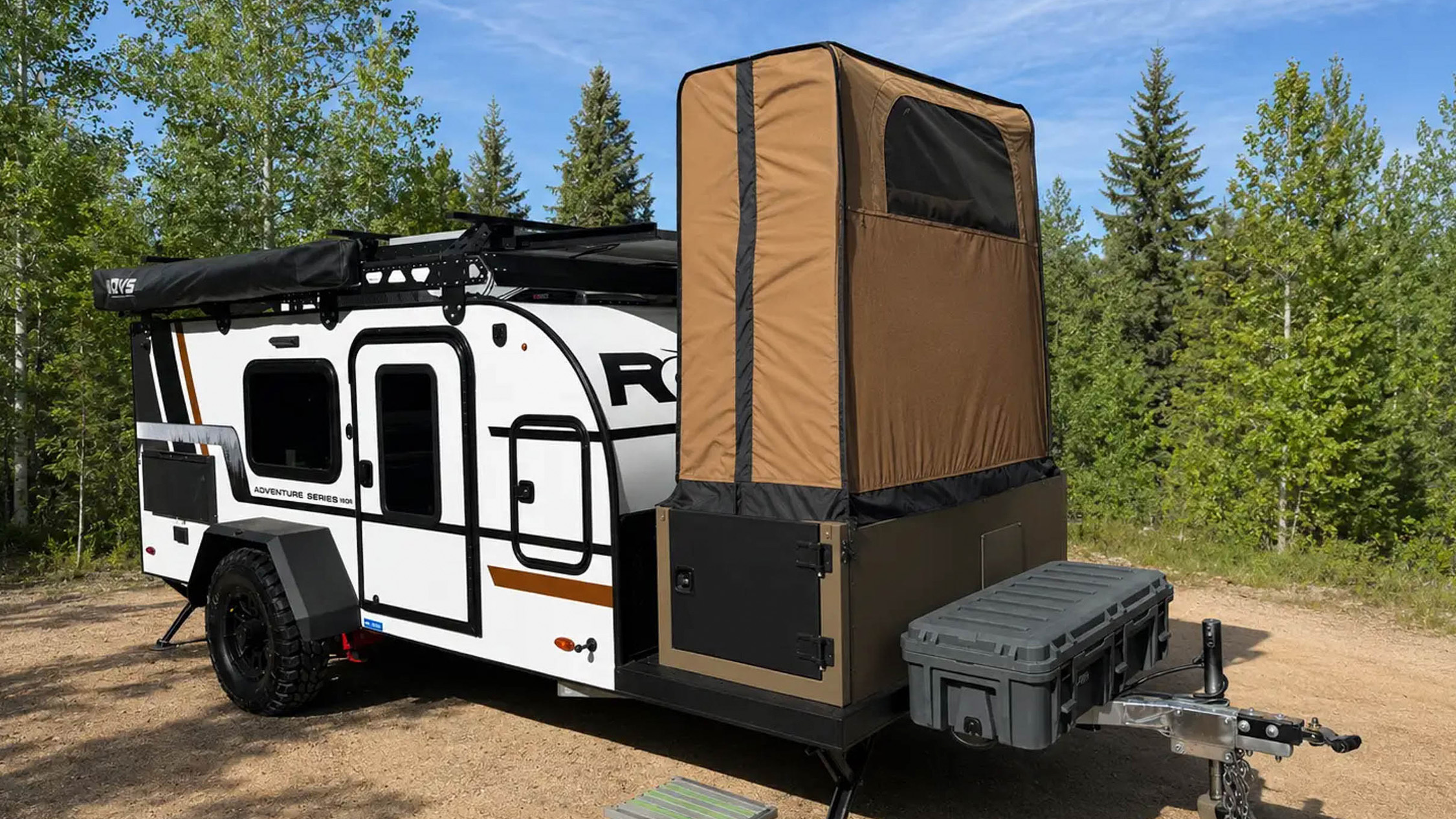 Most small campers skip the bathroom, this one pops it out - TheAutoExec