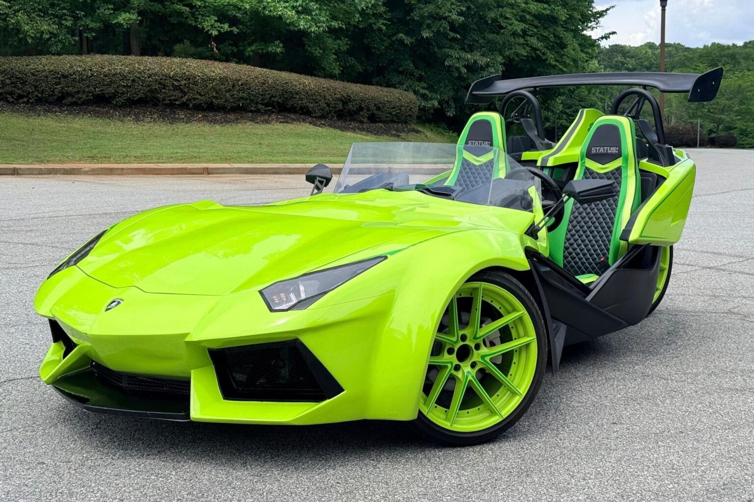 This Slingshot’s Lamborghini Costume Wore Off At $13,786 | Carscoops