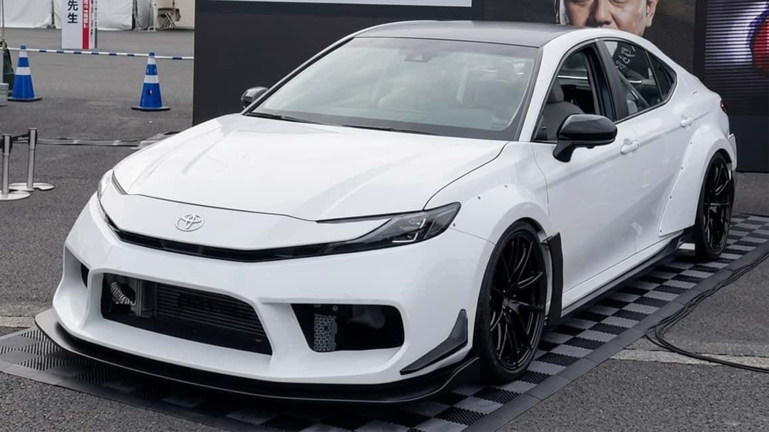 Toyota GR built a 700-hp Camry with two engines and seven cylinders ...
