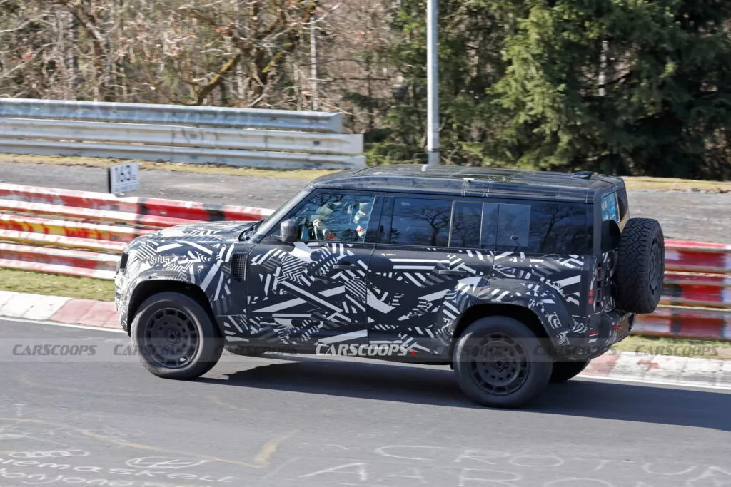 랜드로버 - 디팬더 OCTA [플레그쉽트림] 스파이샷 : 클리앙