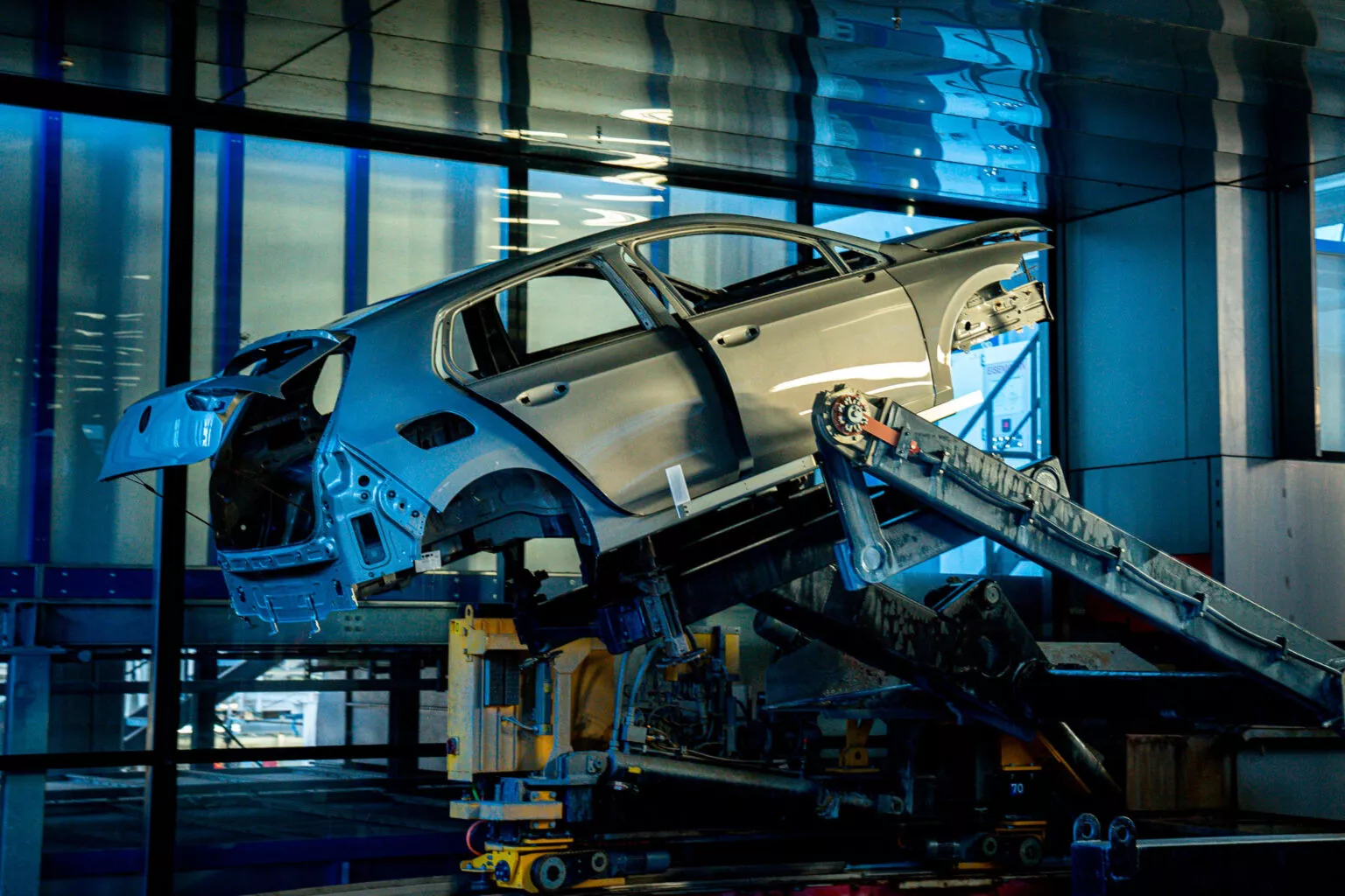 VW reestrutura fábricas na Alemanha e transfere produção do Golf ao ...