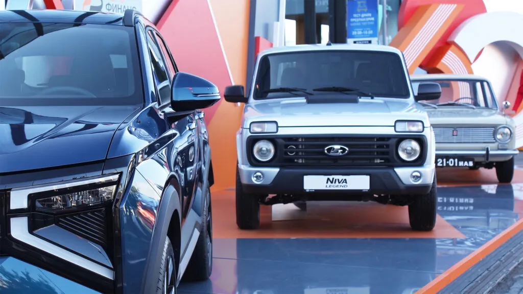 Lada's 49-year-old Niva just got its first airbag and a rust-proof body ...